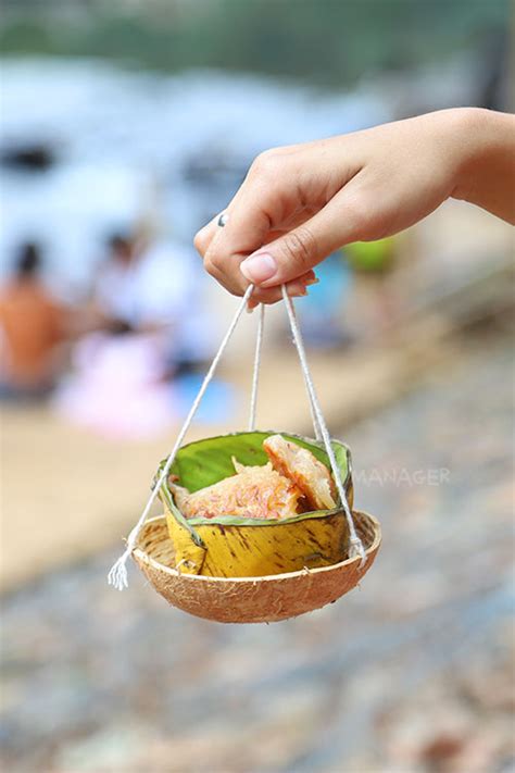 Photo Gallery ชวน “ตักบาตรพระล่องแพ” ชิม ช้อปของกินพื้นเมืองแสนอร่อย