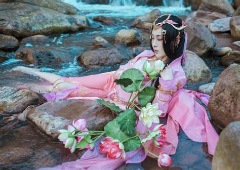 美女cosplay雪河七秀，山美水美人更美 每日頭條