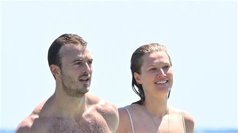 Toni Garrn Hace Alarde De Sus Abdominales Como Una Tabla De Lavar En Un