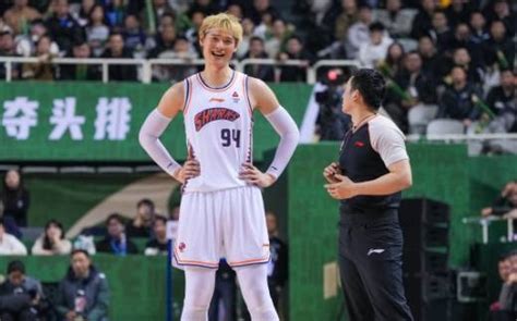 超越郭艾伦！王哲林成cba现役本土球员总得分第一人上海队广东篮板