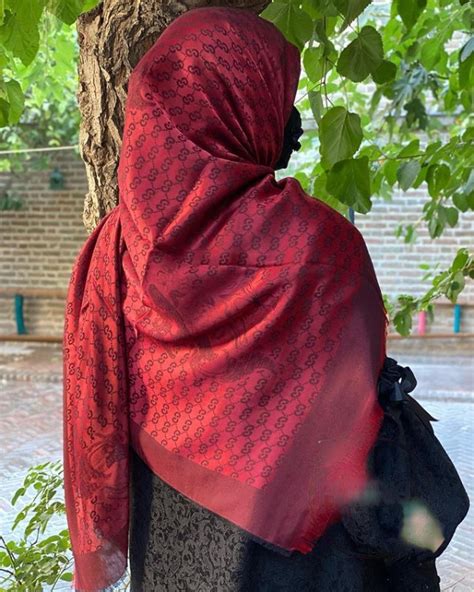 ۳۰ مدل روسری ژاکارد زنانه ۱۴۰۲ ؛ طرح های لوکس و جذاب برای خانم های خوش