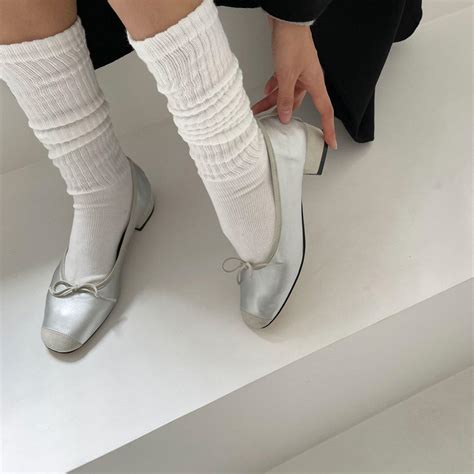 너앤나 퀸카데일리단화슈즈 발레리나 말랑 스퀘어 리본 장식 청키힐 미들굽 플랫 3cm 블랙 은색 실버 흑 왕 친절 착용감좋은 발볼 넉넉한 만족스러운 펌프스 탄탄한 멋스러운