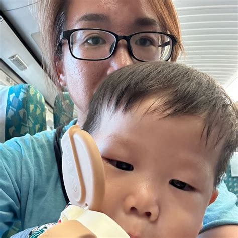 今天去幼兒園接小孩 園長拿幾張單子給我簽名是今年下學期部分的單子因為我兒子是插班生所以沒有寫過 園長說 他們被通知要做評鑑 這些都是