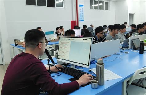 班级风采 java教程 嵌入式应用开发培训 html 培训学校