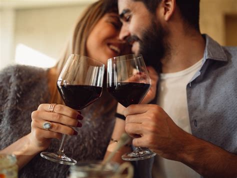 Parejas que toman juntas tienen una mejor relación y son más felices Actitudfem
