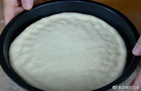 改良版披萨饼皮做法，不用揉膜，松松软软像面包，做1次能放半年