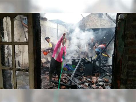 Diduga Akibat Korsleting Listrik Rumah Milik Warga Trucuk Bojonegoro