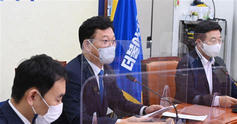 발언하는 송영길 대표