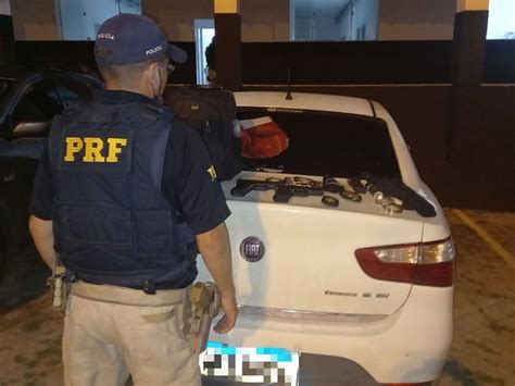 Três homens que se passavam por policiais e oficial de Justiça são