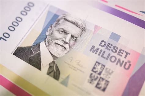 Foto: Prezident Pavel má vlastní bankovku. Symbolizuje všech deset ...