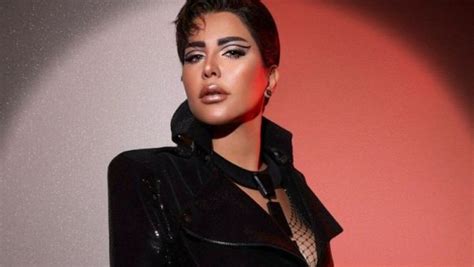 الفنانة الكويتية شمس تثير الجدل بإطلالة جريئة و تعليق غامض البوابة