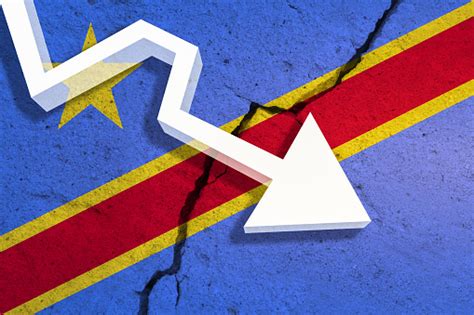 화살이 아래로 떨어지는 금이 벽에 콩고 국기의 민주 공화국 나라에서 감소의 개념 3d 일러스트레이션 0명에 대한 스톡 사진 및 기타 이미지 Istock