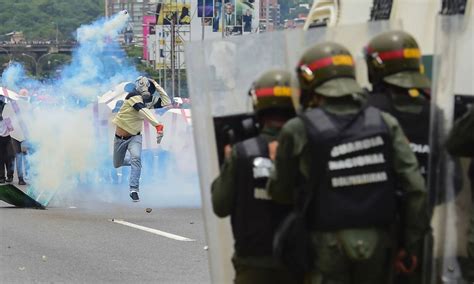 Maduro Fala Em Insurgência Fascista Ao Entregar Decreto De