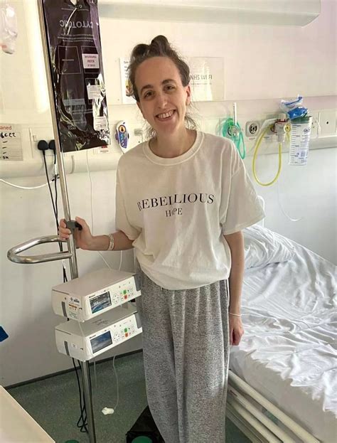 I Was Diagnosed With Stage 4 Bowel Cancer At 25 Everyone Should Know
