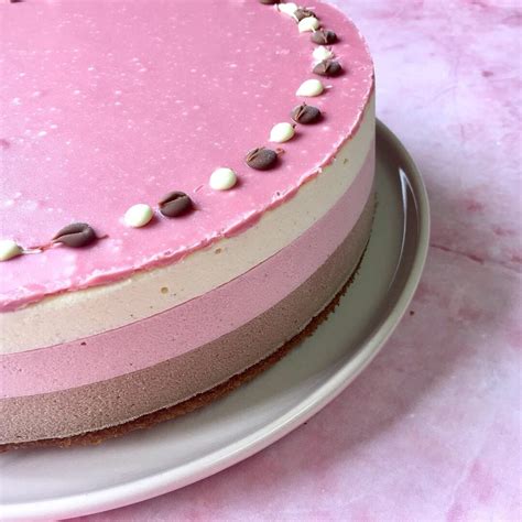 טריקולד Ombré Mousse Cake Ruby Chocolate Cheesecake White Chocolate