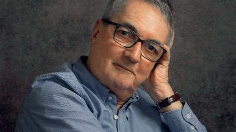 Jean Claude Péclet Célèbre La Jeunesse Avec Un Vieux Boîtier