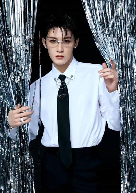 杨紫、肖战、檀健次、成毅、李沁、曾舜晞、钟丽缇生日品牌南京