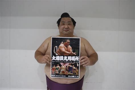日本相撲協会公式九月場所 911より始まります！） On Twitter おはようございます。 大相撲九月場所ポスターを持ってもらい
