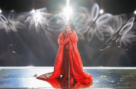 Rihannas Super Bowl Fashion Paid Tribute To André Leon Talley