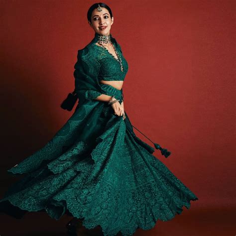 Neha Shetty చురకత్తుల్లాంటి చూపులతో కుర్రాళ్లను ఆగమాగం చేస్తున్న