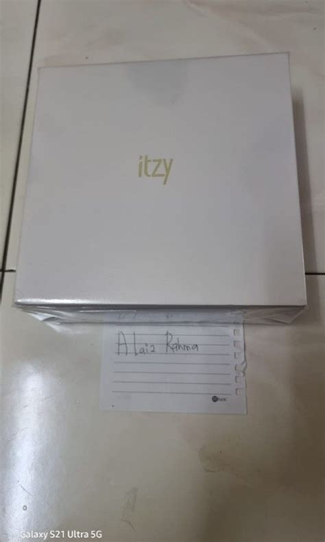Itzy Lightstick Hobbies And Toys Memorabilia And Collectibles K Wave On