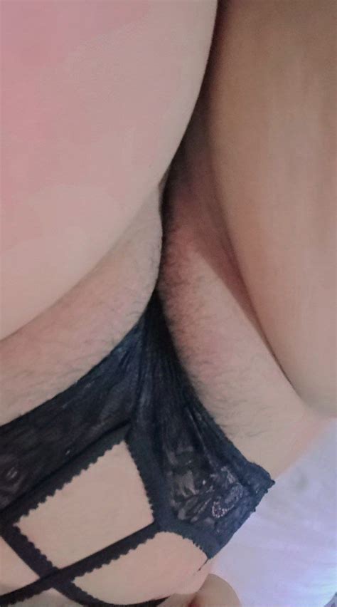 😈😈😈😈23 سالمه با ممه های ۹۰ خوش فرم🤤🤤ممه های رگ دار سفید بدن تو پر کون