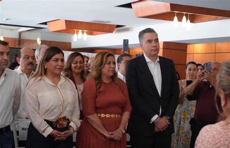 Reciben Waldo Fernández Y Judith Díaz Constancia De Senadores Por Nuevo