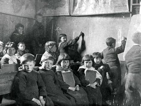 Tras Los Pasos De La Infancia Y La Adolescencia Timeline Timetoast