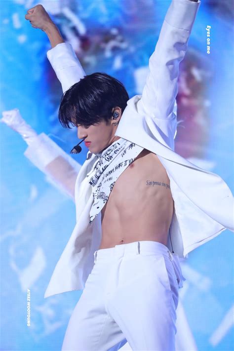 똘치 On Twitter 착장은 일종의 스타일리스트분들의 캐해잔슴 그 분들이 얜 벗기자 해서 말도안되는 의상 쥐어주면 최는 넵 하고 걍 받아들이는건데 정은 얜