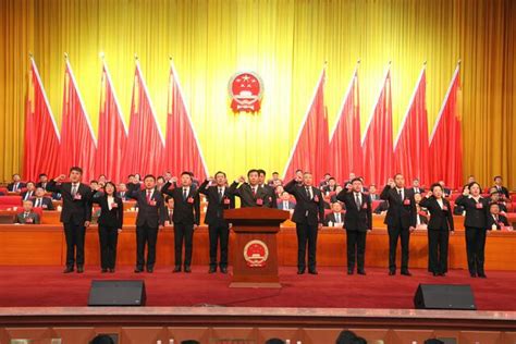 通辽市第六届人民代表大会第四次会议举行宪法宣誓仪式