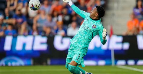 Pedro Gallese Realizó Un Espectacular Amague Para Burlar A Un Rival Y