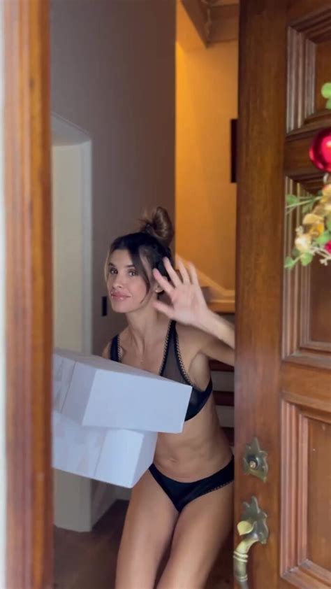 Elisabetta Canalis Prova Di Intimo Per I Suoi Followers Video