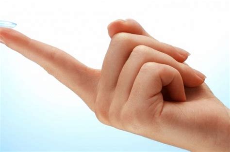 Inilah Bahaya Di Balik Sembarang Membeli Lensa Kontak Intisari