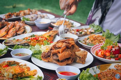 เออกุ้งเผา มันเป็นอะไรที่ฟินเฟร่อ นึกได้ว่าพรุ่งนี้หยุดอีกวัน 🥳🥳🥳 ไม่ต้องรออะไรล่ะคร้า เออกุ้ง