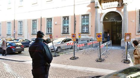 Sesso Con La Figliastra Poi Si Autodenuncia Condannato La Provincia Pavese