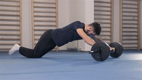 Barbell Ab Rollouts How To Do Them And The Benefits For Strengthening