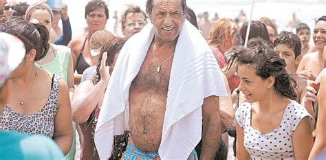 Scioli se despega Dejé 95 000 policías en funciones y Casal es un hombre intachable