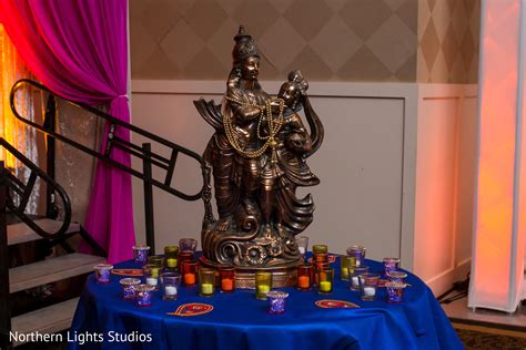 Marvelous decoration with a indian goddess statue. | Photo 193308