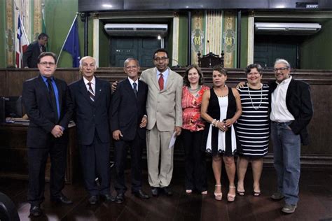 Senge BA organiza sessão especial e homenageia profissionais pelo Dia