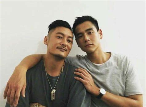 余文乐晒与彭于晏18年前后对比照 两人依旧是型男 眼界，放眼世界