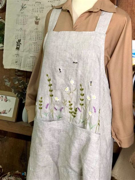 Personalized Apron For Women With Floral Embroidered Christmas T
