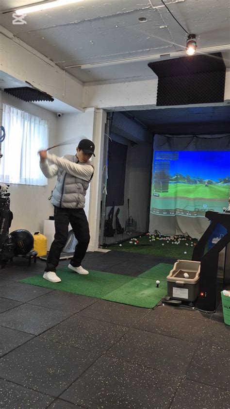 🏆 다이렉트 슛 마스터하기 ⚽🔥 골을 결정짓는 순간 승부를 가르는 다이렉트 슛을 연습해보세요 🥅 풋볼존에서 실전처럼 연습하며 나만의 피니시 감각을 키우세요 💯