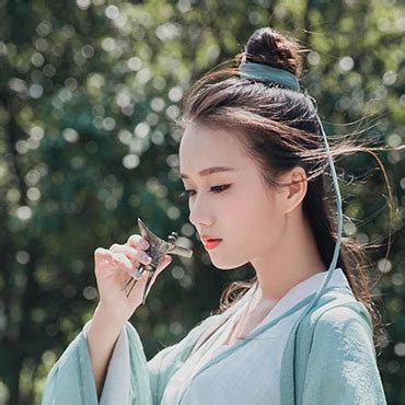 暮雪赏花弹琴女生头像唯美古风真人头像 古风头像 中国古风图片大全 古风家