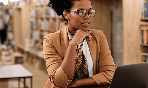 Online Course Dashboard Development With Shiny Genai For Retail