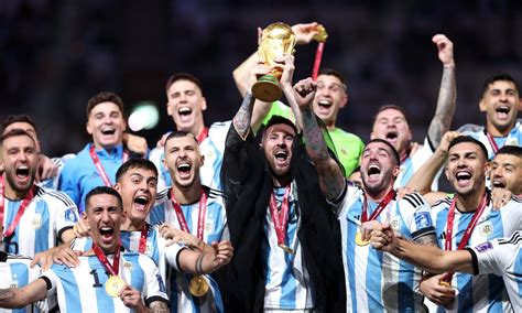 Lionel Messi Ya Sabe Cuánto Pesa Así Levantó Argentina La Copa Del