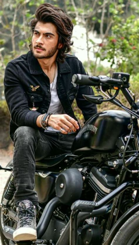 Dashing Duo Haroon Kadwani And Kinza Hashmi [video]