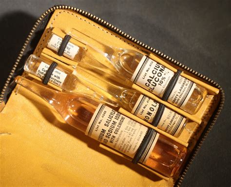 Lot 027 Vintage Abbott Ampoules Black Leather Medical Case With Glas