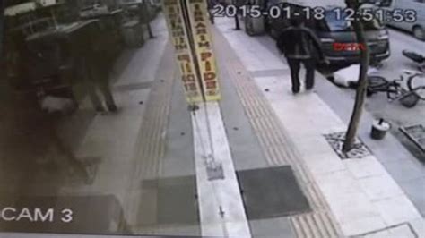 Yalova da Park Halindeki Otomobile Çarpan Motosikletin Sürücüsü Öldü