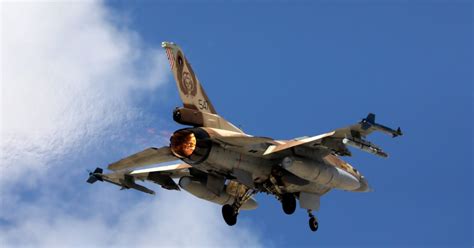 Израиль нанёс удары по иранским объектам в Сирии есть убитые