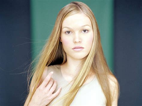 Julia Stiles Hd Wallpapers
